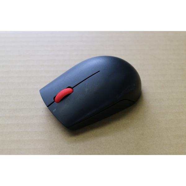 Lenovo ワイヤレス マウスLenovo エッセンシャル ワイヤレス マウスは、小型設計で持ち運びやすい3ボタンマウスです。解像度1000dpiで、左右どちらの手でも快適にご利用頂けます。接続は2.4GHz帯ワイヤレス方式で、USBマイ...