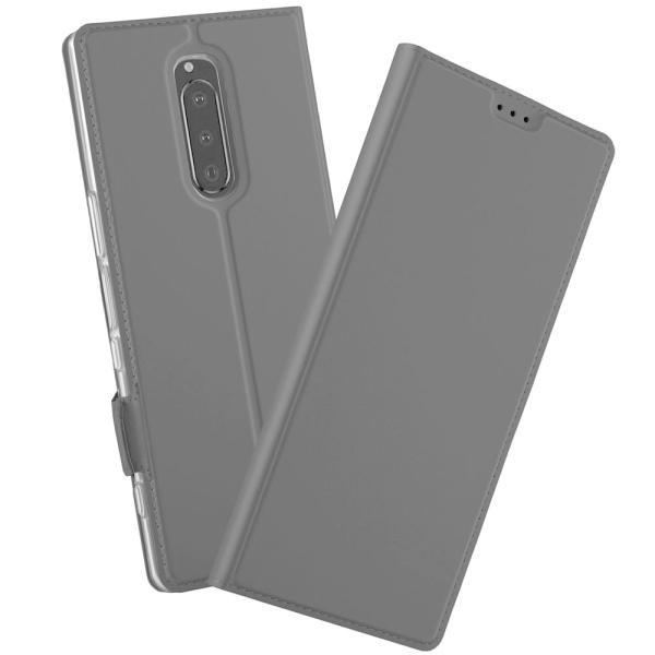 シンプルな手帳型スマホケース。手帳型なので、スマホ背面・液晶まで保護します。外側は薄くて丈夫なPUレザー素材、内側のTPUケースにスマホをはめ込むことでしっかり固定されます。TPU部分が半分接着なので、横向きにスマホを固定して動画を楽しむこ...