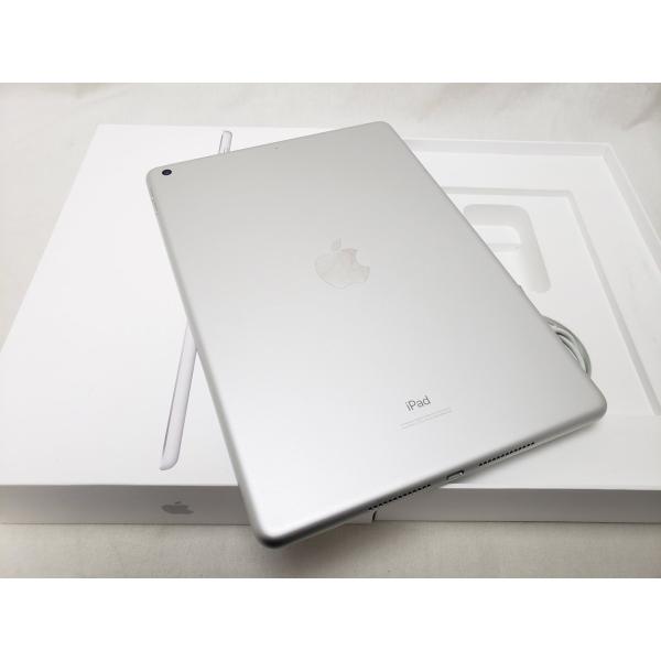iPad（第8世代/2020） Wi-Fi 32GB シルバー /MYLA2J/A Bランク（画面にキズ、フレームに小打痕、背面にキズあり）、箱あり/付属品：Type-Cケーブルのみ　iOS 18.5 (S/N)/IMEI：DMPDH9M3...