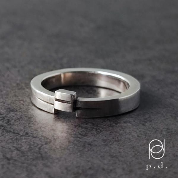 指輪 メンズ レディース ユニセックス シンプル クール おしゃれ ペアリング プレゼント シルバー925Slide スライド素材(materials) : Silver （シルバー925）この指輪は、平打ちリングに横線が入ったシンプルでス...