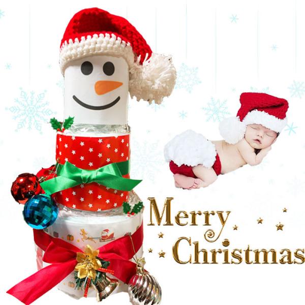 【商品概要】実用的なアイテムをおしゃれなギフトに仕上げています。男の子用、女の子用からお選び頂けます。贈り手のセンスが光るおむつケーキを贈りたい当店のおむつケーキは多くのお客様にお喜び頂いております。●部材・紙おむつ ・サンタコスチューム（...