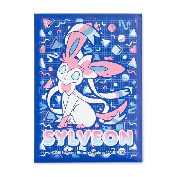 「商品情報」妖精のかわいいポケモン。Sylveonの助けを借りて、TCGの試合に合わせてカードを戦わせましょう。 絡み合ったポケモンは、活発な背景にポーズをとっています。このセットには、デッキ全体に十分なスリーブが含まれています。予備のカー...