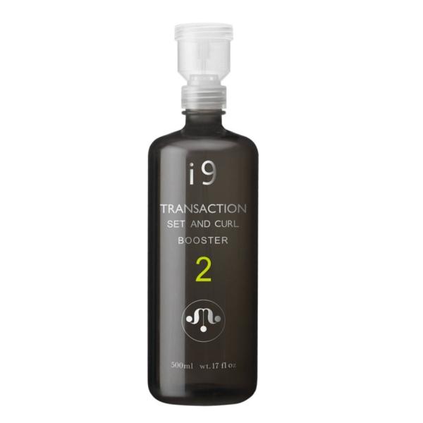 イオンカールロックシステム：アイキュー2ブースターに含まれるカールセット成分がアイキュー3と毛髪表面で反応し、皮膜形成を行います。毛髪を外から包み込み、ロッドの形に定着させることで、しっかりとカールを形成します。