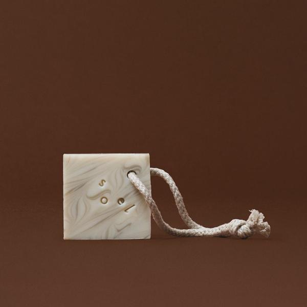 55g 【天然植物由来100％ / 赤ちゃんから使用可能 / 敏感肌の方でも安心安全】まるで美容液のような濃厚な泡立ち。貴重な植物オイルを贅沢に配合した、新しい固形せっけん。 soelの人気固形せっけんがリニューアル。低温で熟成させ、植物オ...