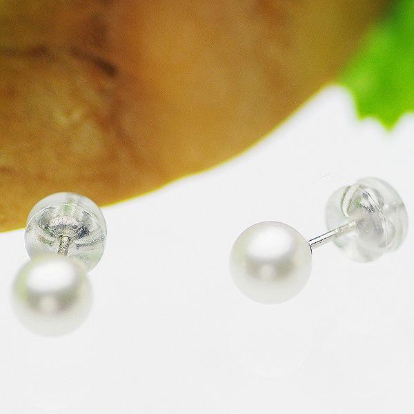 ●素材淡水真珠：約5.0mm●重量ピアス：約0.6g●枠ピアス：ホワイトゴールド(K14WG)（シリコンキャッチ）※代金引換・配送日時指定はできません。
