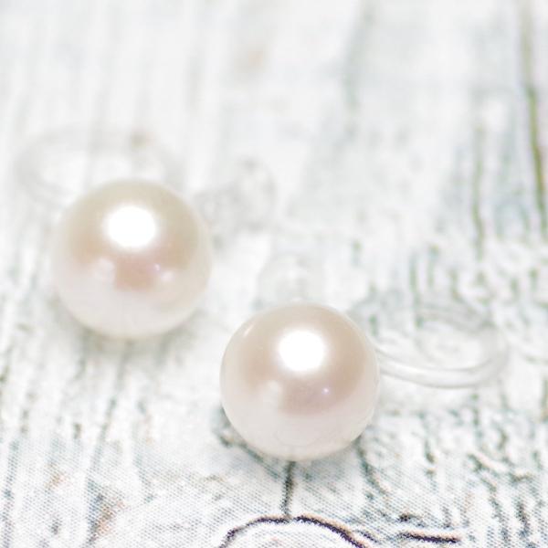 ●素材アコヤ本真珠：約6.5mm（ラウンド）●重量イヤリング：約1.0g●枠（ノンホール）（樹脂製）●お届方法ネコポス(ポスト投函)※日時指定はご利用いただけません。※代金引換・配送日時指定はできません。