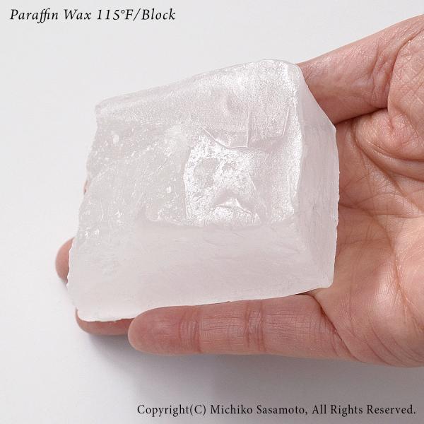 国内製造の良質なパラフィン115°F（47°C)の300gタイプです。初めてご使用になる方や、必要な分だけご使用になりたい方におすすめです。パラフィンの中で最低融点である、このパラフィンを入れることで、細工がし易くなり創作の幅が広がります。...