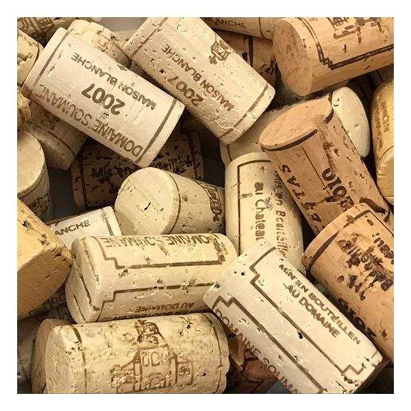 中型〜大型インコがくわえたり持つのに丁度良いサイズのコルクです。ハンドトイ、テーブルトイ、手作りおもちゃのパーツに♪良い雰囲気の焼き印付きです。サイズ（約）：径24mm・高さ45mm※サイズは商品により多少の商品差がある場合があります。※画...