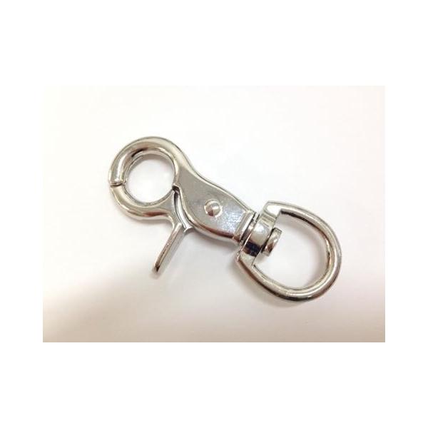 扉や餌の出し入れ口を開けてしまう仔には必需品です。脱走予防にもお役立て下さい。当店では全てのケージに使用しております。おもちゃの取り付けなどにも。全長：約58〜60mm　※ロットにより商品差がございます。素材：ニッケル（合金ダイカスト）　※...