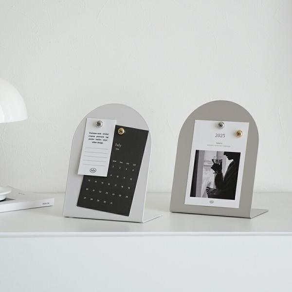 アーチ型のデザインがかわいいマグネットボードです。写真やメモ、予定表などをマグネットで貼るだけで、スッキリ整理できます。玄関に置けば、家族への伝言板として。リビングでは、お気に入りのポストカードを飾るインテリアとして。オフィスでは、タスク管...