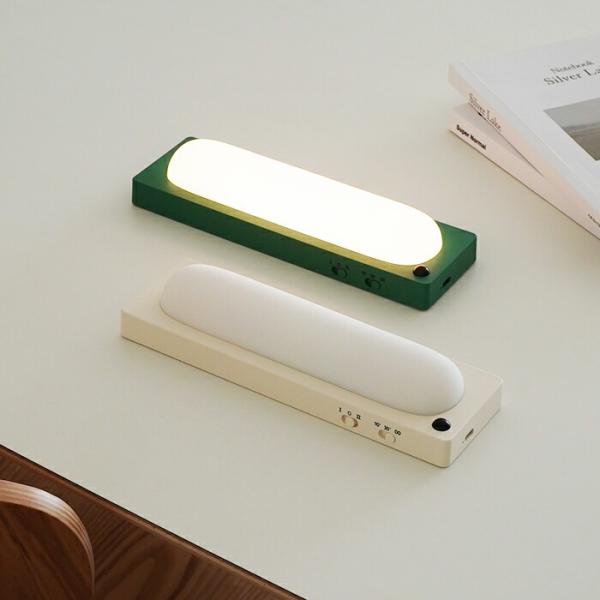 明るさは2段階調整可能！弱光モード：寝室や夜間に最適強光モード：しっかり照らせるUSB充電式でフル充電（約3時間）すれば、最大50時間使用可能（弱光モード時）。コードレスで使え、電池交換の手間も不要です。ライト部分には柔らかいシリコン素材を...
