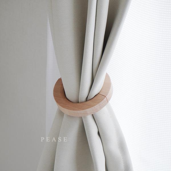 丸い形をしたナチュラルなウッドリングのカーテンホルダー2個セットです。マグネット式タイプなのでカーテンを簡単に束ねることができます。カーテンを使わない時はカーテンに挟んで留めたり、インテリアのオブジェとしてお部屋に飾るのもおすすめです。※天...