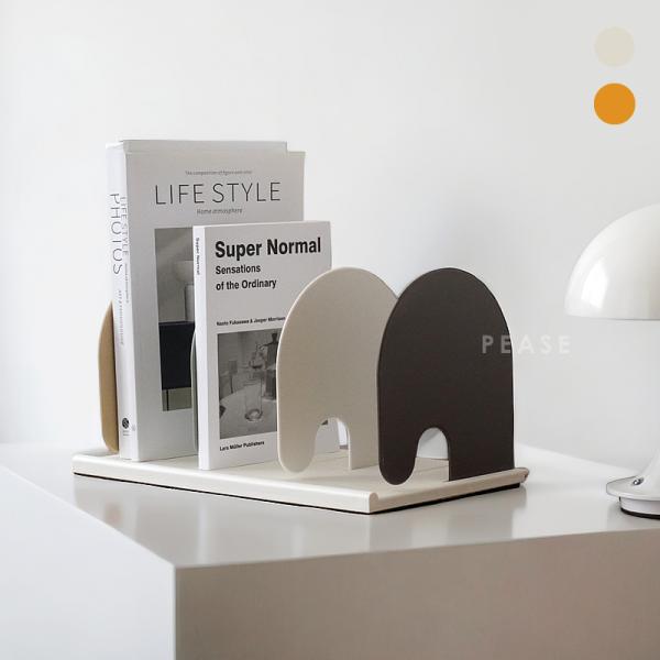 デスクや本棚がごちゃごちゃしていませんか？そんなあなたにぴったりなのが、シンプルでおしゃれなデザインが特徴のブックスタンドです。カラーは3種類、明るいイエロー、スタイリッシュなマルチカラー、どんな場所にも合うオフホワイトから選べます。プラス...