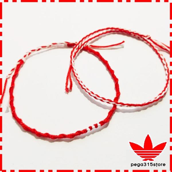 足用ミサンガです。オールドスクールな３本ラインのスポーティーなデザインです♪スポーツMIXやクラッシックHIPHOPスタイルに是非♪長さ：約３５ｃｍ（三つ編み部分：6.5ｃｍ センター部分：19ｃｍ）素材：刺繍糸色：赤・白※お使いの液晶によ...