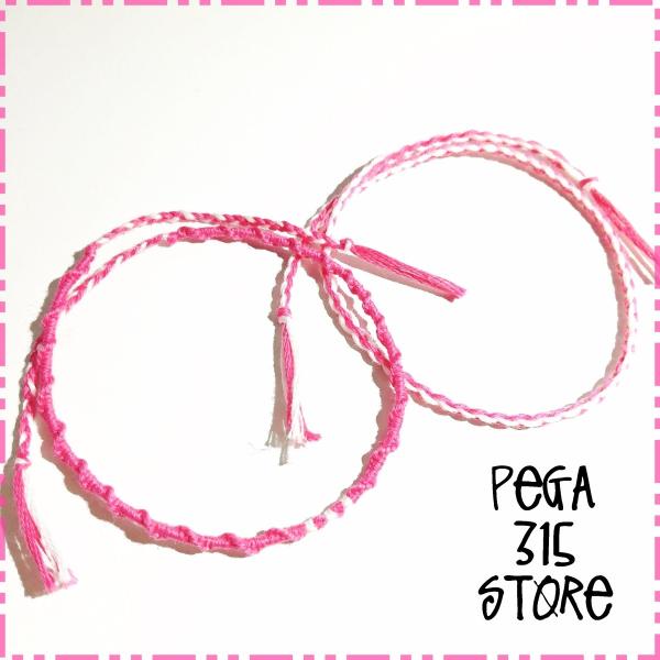 足用ミサンガです。オールドスクールな３本ラインのスポーティーなデザインです♪スポーツMIXやクラッシックHIPHOPスタイルに是非♪メンズカラーも多数ございます♪ペアミサンガ、カップルミサンガにもおススメです♪長さ：約３５ｃｍ（三つ編み部分...