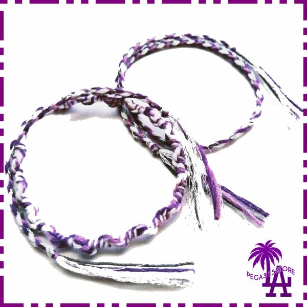 足用ミサンガです。オールドスクールでスポーティーなデザインです♪スポーツMIXやクラッシックHIPHOPスタイルに是非♪マーブルMIXツイードカラーでとても綺麗な発色です長さ：約３５ｃｍ素材：刺繍糸色：グレー・白・紫　ラベンダーパープル　ム...