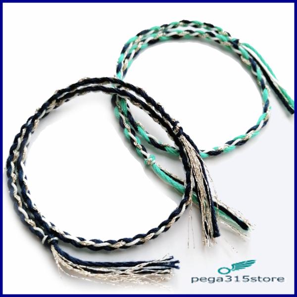 即購入OKです♪足用ミサンガです。オールドスクールでスポーティーなデザイン♪細ミサンガですスポーツMIXやクラッシックHIPHOPスタイル、スケータースタイルに是非♪ドレスキャンプ　DRESSCAMPのパロディデザインです♪長さ：約３５ｃｍ...