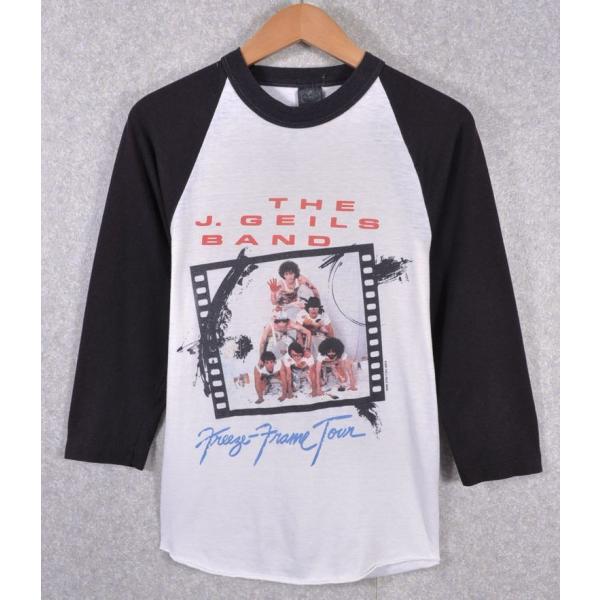 J・ガイルズ・バンドのビンテージラグランバンドTシャツです。こちらはフリーズ・フレイム ツアーの1枚となり、まさに彼らの絶頂期となります。85年に解散しましたが、未だに根強い人気があります。年々枯渇化が進んでおり、ビンテージの市場価格も下が...
