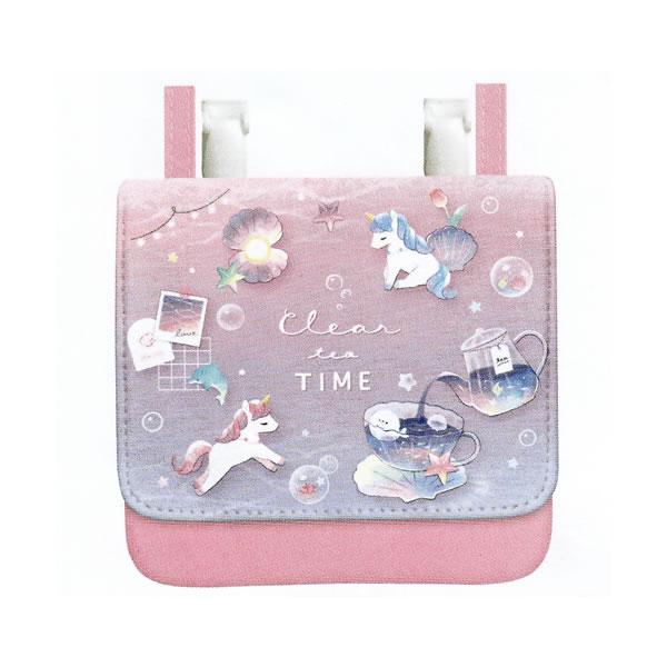 ●ポケットのない服にもクリップで簡単取り付け！●ショルダーひも付きだからポシェットとしても使えます♪■本体サイズ：約H120×W130×D16■素材：ポリエステルツイル■ショルダーひも長さ：約1100ｍｍ■重量：約50ｇ※画像はイメージです。