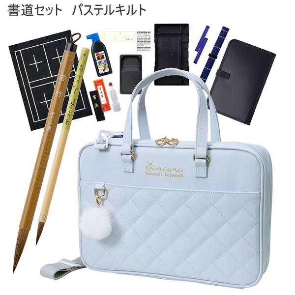 高品質・高機能なバッグ！・高級感のあるレザー調生地。・バッグ前面に便利なポケット付き。・細部までかわいいメタルパーツやポンポンチャーム。・フルオープンで出し入れ簡単。内側ポケットとゴムバンドで固定してすっきり収納できる。・背面上部がメッシュ...