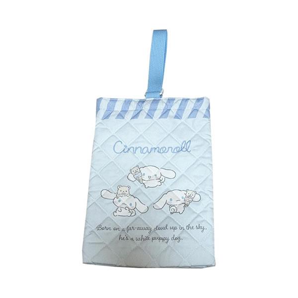 ●洗える！シナモロールのかわいいシューズバック●同じデザインの巾着やレッスンバック取り揃えております■本体サイズ：約21×29cm■素材：表側 綿100%、中わた ポリエステル100%、裏側 ポリエステル100%※商品画像はイメージです。実...