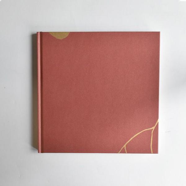 ≪スマホでご覧になられている方は「もっと見る」を押してください。≫はかなさから生まれたノートブック。≪送料別途≫≪名入れ不可≫≪メール便可≫≪ラッピング不可≫≪リボン不可≫≪のし掛け不可≫※こちらの商品は1冊までであればメール便をご利用いた...