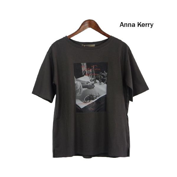 日常のワンシーンを切り取ったようなフォトが主役のTシャツ。海外の映画ポスター風のデザインなのでプリントTですが子供っぽくならずにスタイリングに取り入れていただけます。薄手のコットン素材で暑い夏にピッタリの着心地です。身頃はオーバー過ぎないサ...