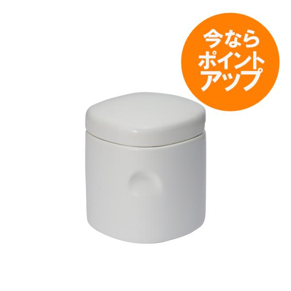 柳宗理によって、1982年にデザインされた「白黒の食器シリーズ」です。こちらは、そんなシリーズの「白黒 / シュガー / ホワイト」です。角の取れたスクエア形が基調になっています。側面には掴むための指示がデザインされています。角の取れたスク...