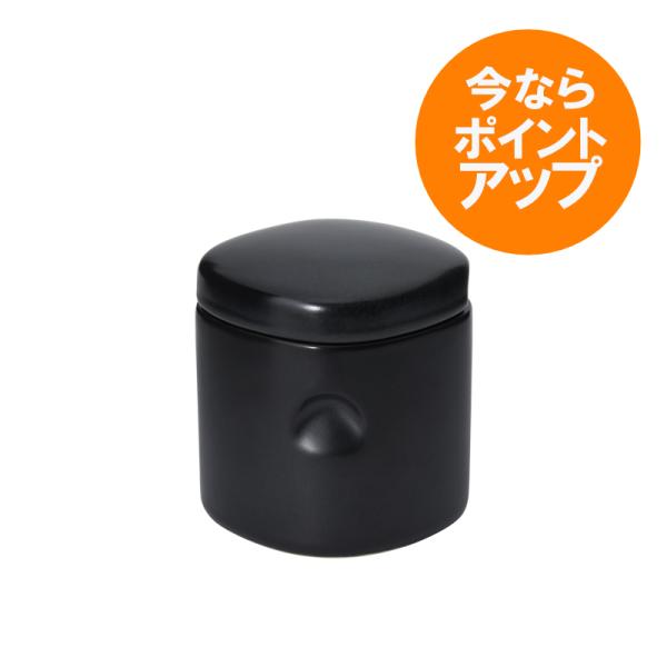 柳宗理によって、1982年にデザインされた「白黒の食器シリーズ」です。こちらは、そんなシリーズの「白黒 / シュガー / ブラック」です。角の取れたスクエア形が基調になっています。側面には掴むための指示がデザインされています。角の取れたスク...