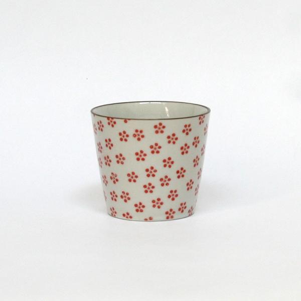 日本古来から着物などにも使われている吉祥文様を、印判という方法で絵付けした蕎麦猪口です。蕎麦猪口ですが、もちろん湯呑みなどカップとしても。和柄がなんとも落ち着いて、可愛らしい印象です。商品名にもなっている「ahare（あはれ）」とは、平安時...