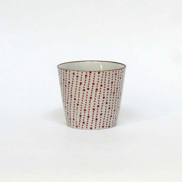 日本古来から着物などにも使われている吉祥文様を、印判という方法で絵付けした蕎麦猪口です。蕎麦猪口ですが、もちろん湯呑みなどカップとしても。和柄がなんとも落ち着いて、可愛らしい印象です。商品名にもなっている「ahare（あはれ）」とは、平安時...