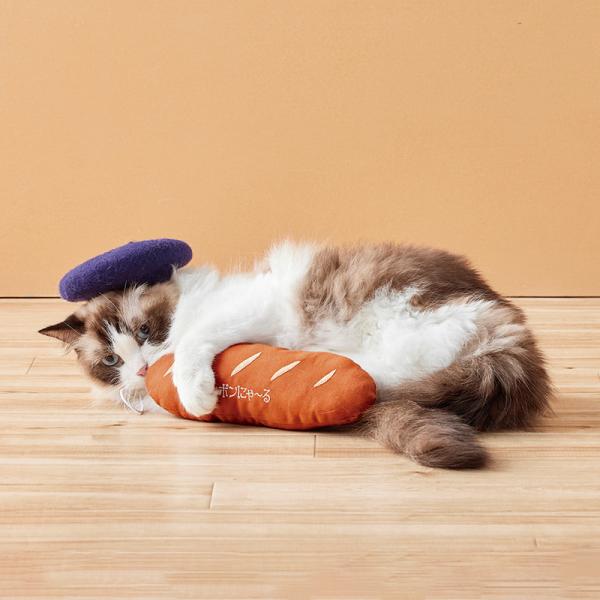 【商品特徴】●国産またたびを使用またたびの中でも、猫が一番反応する木天蓼（もくてんりょう）と言われる貴重な国産のまたたびを使用。その中でも更に一番成分の詰まった実の部分だけを採用しました。（またたびあり、無しから選べます）●安心の国内製造キ...