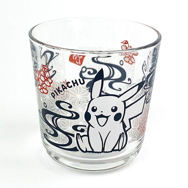 ポケットモンスターの和風の切り絵デザインがおしゃれなワイドタンブラー。ピカチュウ、イーブイ、ゲンガーの3デザイン展開です。全部集めて飾りたくなるかわいさですよ♪※電子レンジ・食洗器使用不可◆サイズ：8cm×8cm×9cm