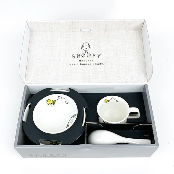 大人気なキャラクター『きかんしゃトーマス』の可愛らしい食器セットです♪「こども茶碗」「こどもマグ」「フルーツ皿」「ラーメン丼」「レンゲ」が可愛いギフトBOXに入っています。磁器製なので、しっかりした使い心地。食洗機OK・電子レンジOKなのも...