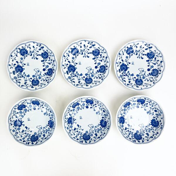 五寸皿と多用鉢が3枚ずつセットになった、藍唐草とスヌーピーの皿鉢三揃です。伝統的な唐草のスヌーピーデザイン。大人が毎日使いたくなるモダンでお洒落な和食器です♪贈り物にも自家用にも便利なセット☆スヌーピ好きや、海外の人へのプレゼントにも喜ばれ...