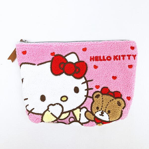 もこもこな手触りのハローキティのさがらポーチです。コスメを入れたり、小物を入れたり、ペンなどを入れたりできる♪キャラクターは刺?デザインで立体感◎推し活用のグッズいれにもお使いいただけます♪