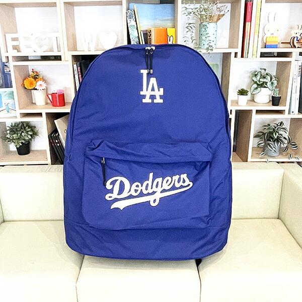 MLB(メジャーリーグベースボール)チームのロサンゼルスドジャースの超特大リュックです！！用途は観賞用のインテリアはもちろん！！しっかりと中がリュックの構造になっているので機能を活かし、見せる収納として使うこともできます♪スポーツバーやスポ...