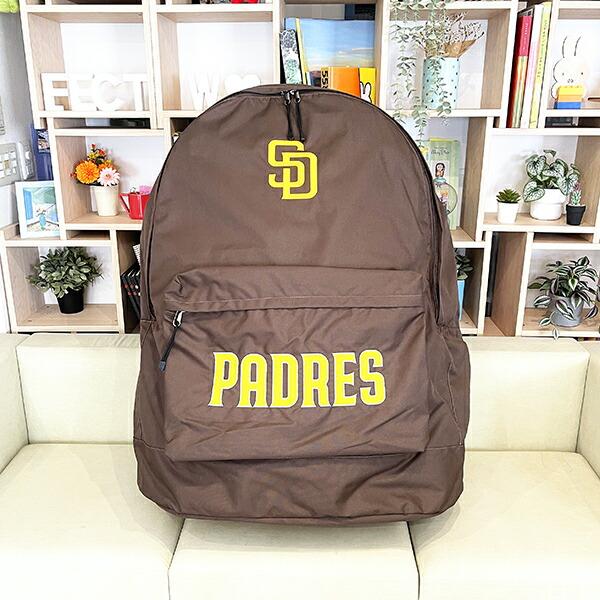 MLB(メジャーリーグベースボール)チームのサンディエゴパドレスの超特大リュックです！！用途は観賞用のインテリアはもちろん！！しっかりと中がリュックの構造になっているので機能を活かし、見せる収納として使うこともできます♪スポーツバーやスポー...