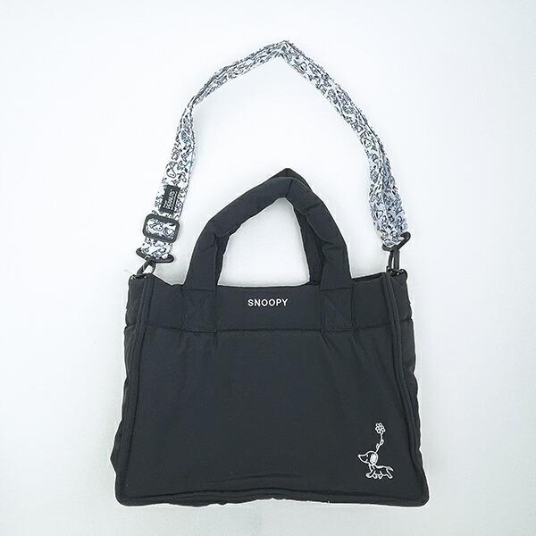 PEANUTS75周年を記念したデザインのトートショルダーバッグです。内側には75周年ロゴの織りネームが縫製されています♪ショルダーストラップには色々な年代のスヌーピーがデザインされている特別アート仕様となっております☆スヌーピー好きにはた...