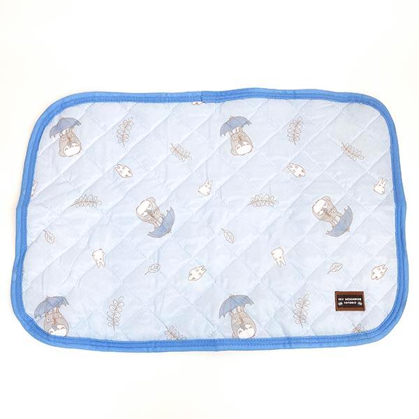 ひんやりと心地よい手触りで快適に過ごすことのできる枕パッドです。ゴムバンドが付いていて寝ている間のズレを防止します。付け外しもとっても簡単！