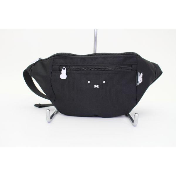 【発売日：2022年06月17日】シンプルなのですっきり見えて、細やかにかわいいミッフィーのウエストバッグです。引き手もインナーもミッフィーちゃんのおかおがいっぱい♪ポケットの横からミッフィーがひょっこりしていますよ♪◆サイズ：16cm×2...