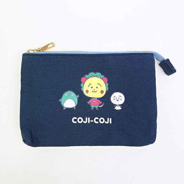 コジコジの小物を整理して収納できる3ポケットポーチです☆ファスナーを開くとポケットが3層に分かれているので、小物を分けて入れられます♪コスメやお薬、アクセサリーなど、細かな物をまとめて持ち運ぶのに便利なのでバッグの中もごちゃごちゃしません☆彡
