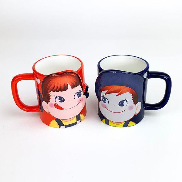 ミルキーでおなじみ、不二家の人気キャラクターペコちゃんから、ペアマグが登場！ペコちゃんとポコちゃんがキュートなマグカップの2個セットです☆コーヒーやお茶、スープなどを飲むのにピッタリですね◎青と赤のカップなので、カップルでもお使い頂けます！...