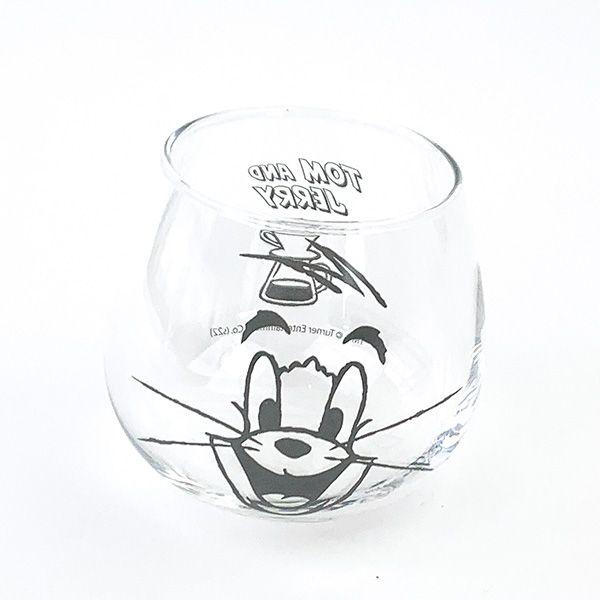ゆらゆら揺れるユニークでかわいいグラスタンブラー。愛らしいキャラクターアートがほっこり心を和ませてくれるデザイン。コロンとキュートなフォルムのグラスは、底が丸くなっているのでテーブルの上でゆらゆらっと揺れます♪
