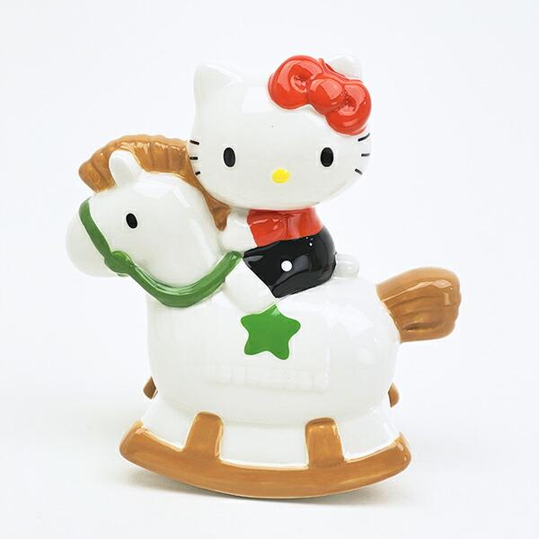 ハローキティのゆらゆら揺れてかわいい木馬貯金箱です。かわいいキティちゃんの貯金箱ならいっぱいお金が貯まっちゃうかも？(笑)インテリアとしてお部屋に飾ってもとってもかわいいです♪♪
