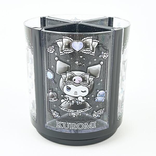 クルクルまわるペンスタンドです。4つのボックスに分かれているので整頓しやすい♪1ボックスずつ外れるのでつかうものだけ取り出したりもできます。