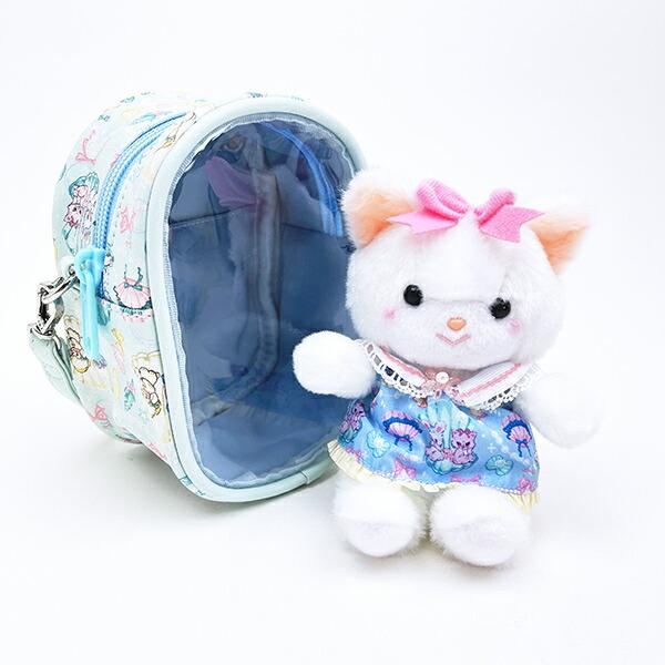 「SWIMMER」と吉徳の「レトロぬいぐるみこれくしょん」がコラボしました！SWIMMER柄のお洋服でおめかししたクリーミーねこと、おそろいのポーチをセットにしたかわいいがギュッと詰まった特別なぬいぐるみです♪【ポーチサイズ：15×10×7cm】