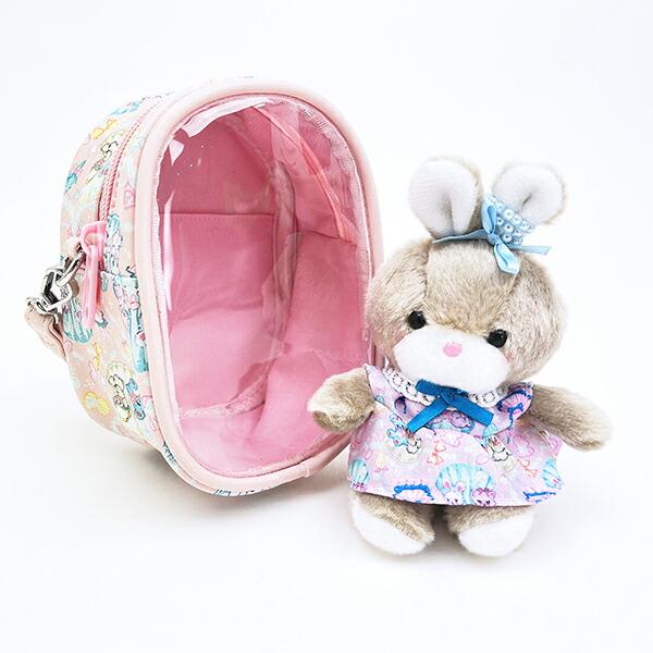 「SWIMMER」と吉徳の「レトロぬいぐるみこれくしょん」がコラボしました！SWIMMER柄のお洋服でおめかししたキャンディと、おそろいのポーチをセットにしたかわいいがギュッと詰まった特別なぬいぐるみです♪【ポーチサイズ：15×10×7cm】