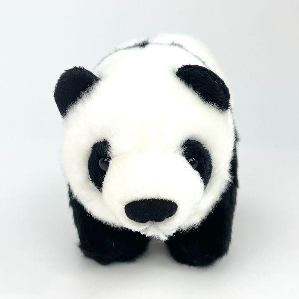 まったりっとした表情のパンダのオルゴールぬいぐるみです。ネジを回すと、なつかしくてあたたかい“星に願いを”のメロディーを奏でてくれます。※ぬいぐるみは動きません◆高さ13×横幅11×奥行23cm