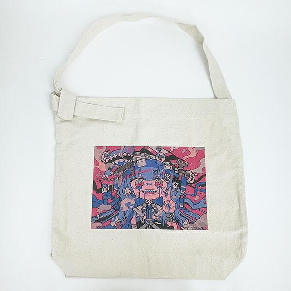 独自の色彩感覚と独特な世界観が評価されている、Z世代のデジタルクリエイター寺田てらのアート作品「peace」がプリントされたショルダーバッグ☆独特の色使いが素敵なアートプリント。大容量なので持ち物が多い方におすすめ。通学やデイリー使いにぴっ...